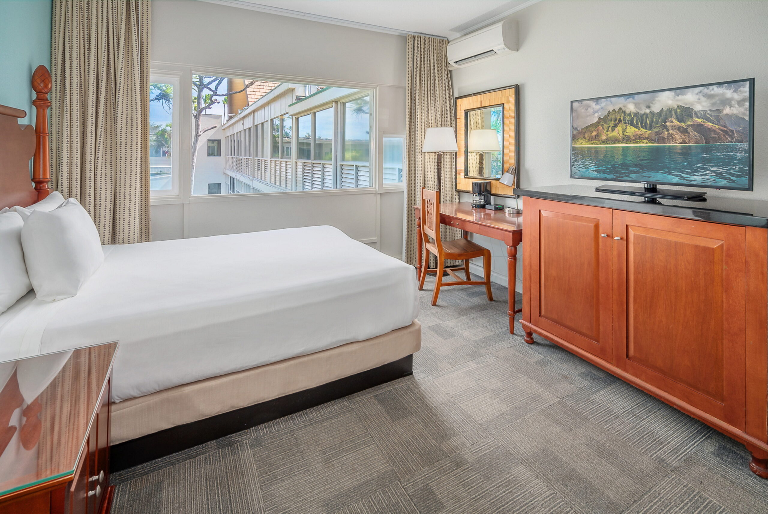 ADA Accessible Queen Room | Maui Beach Hotel