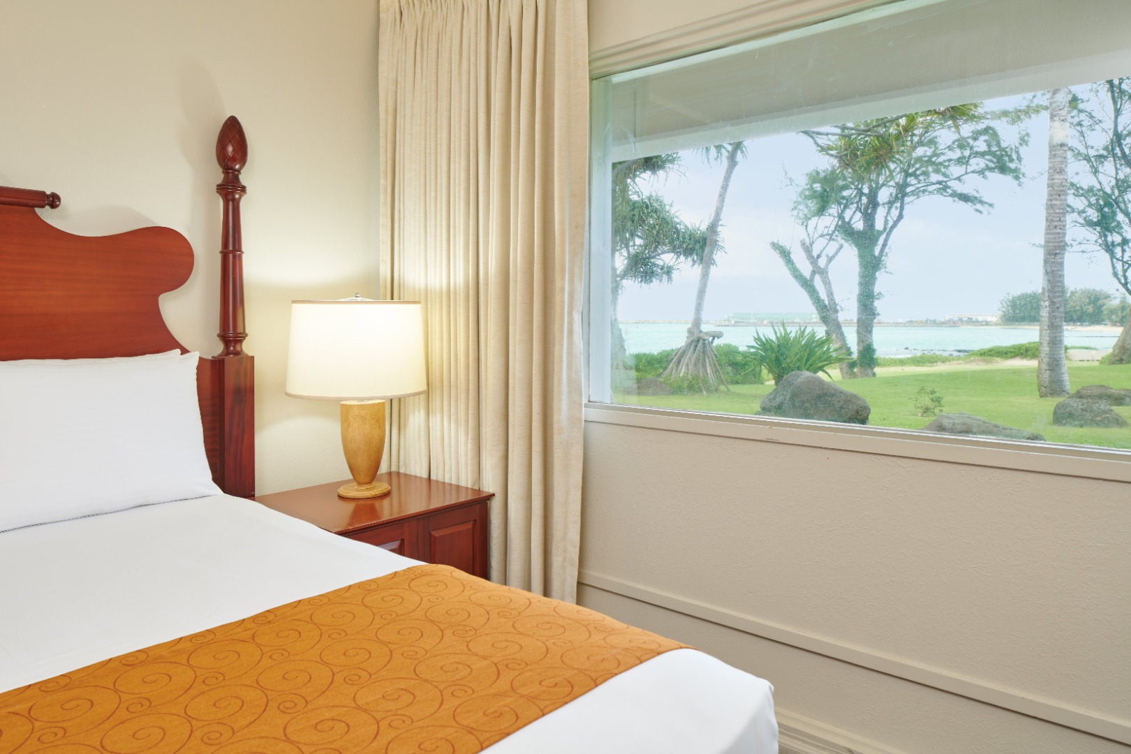 Ocean View King Room | Maui Beach Hotel